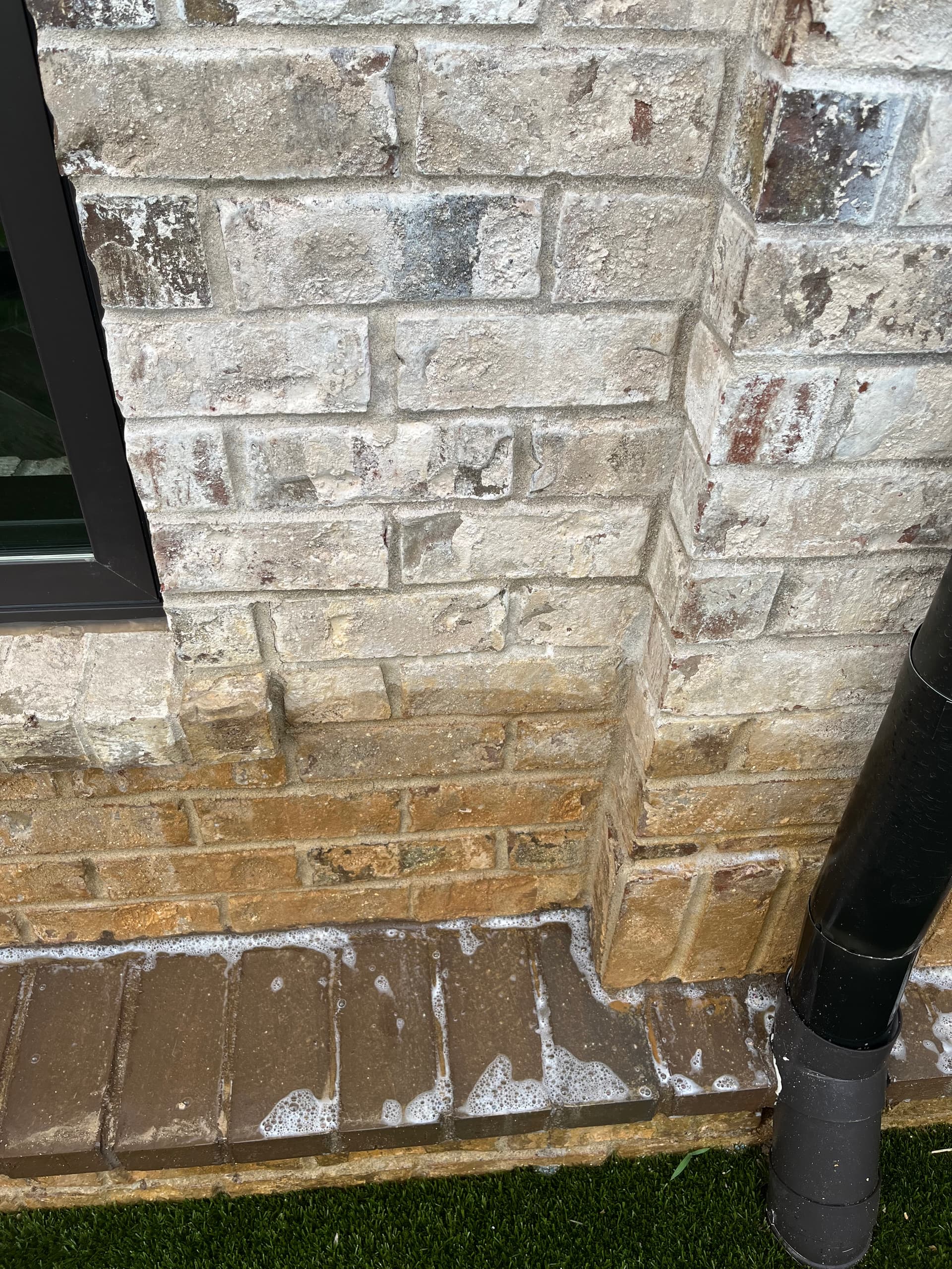 Mud stained 'Tumbled brick' - Pressure Washing Resource